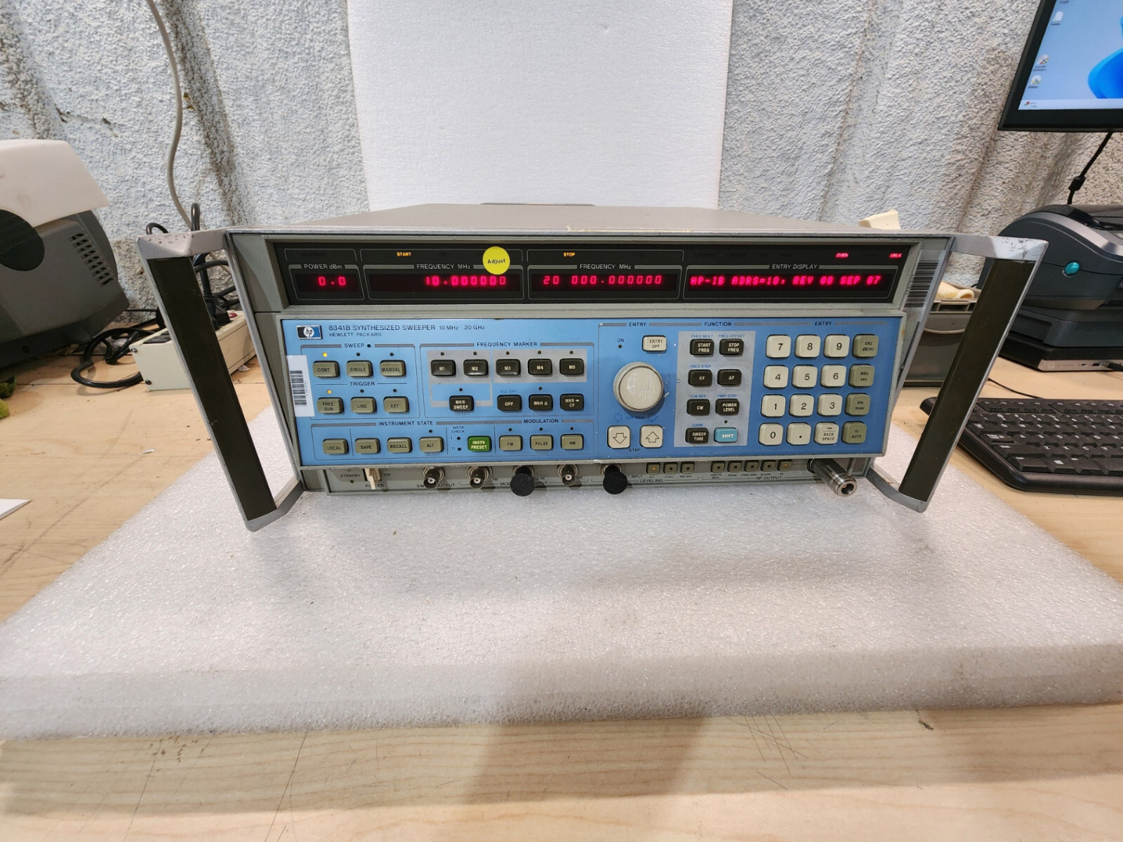 HP/Agilent 8341B Synthesized Sweeper 10MHz-20GHz Option 004A27 READ! | eBay
