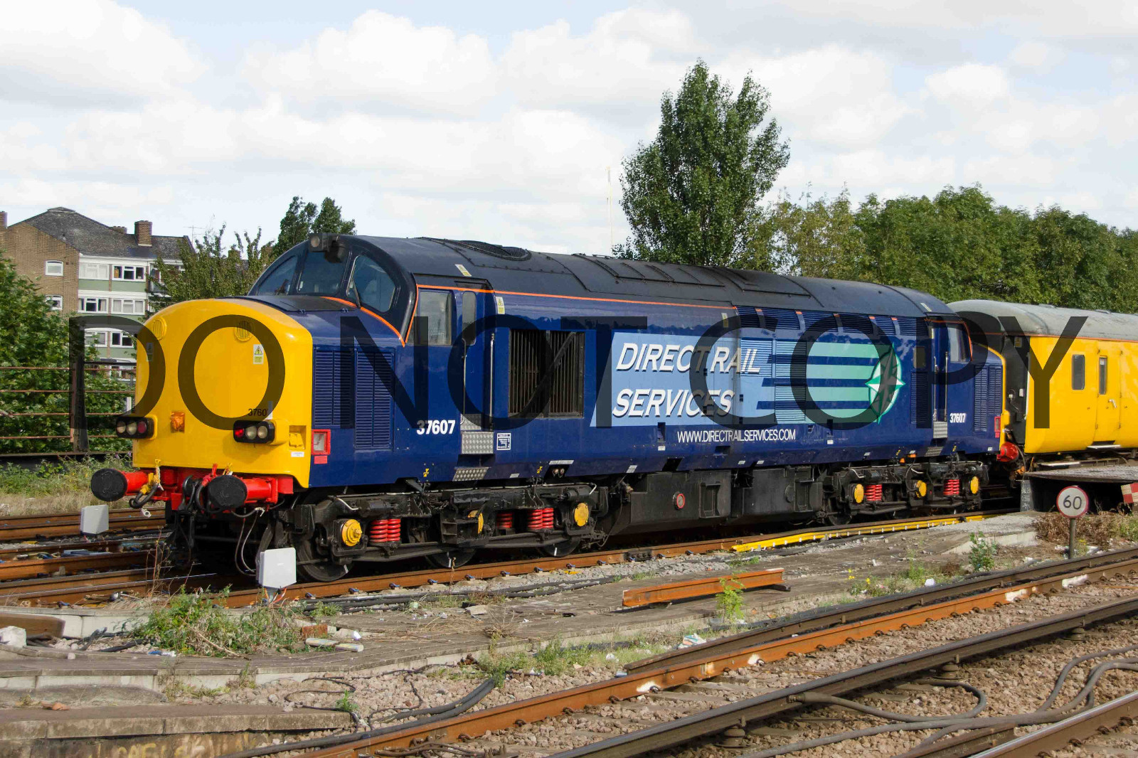 UK DIESEL TRAIN RAILWAY PHOTOGRAPH OF CLASS 37 37607 LOCO. RM37-1514 ...