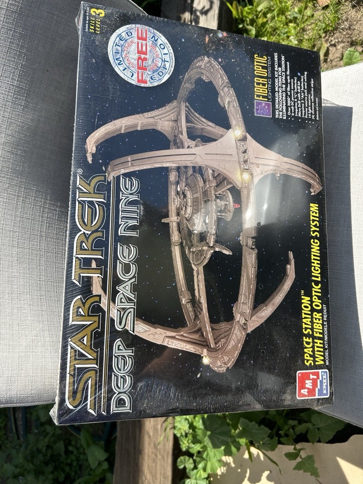 Star Trek 1995 Deep Space Nine Quark AMT ERTL Model Kit 8764 | eBay