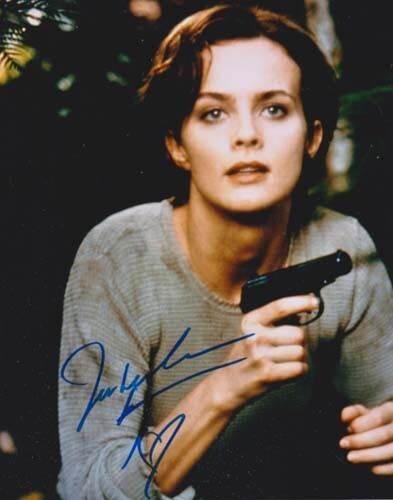 IZABELLA SCORUPCO 007 JAMES BOND AUTHENTIC AUTOGRAPH AS NATALIA IN ...