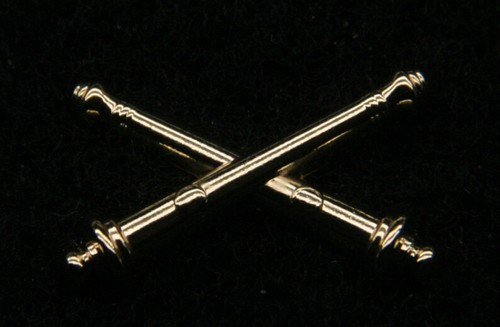 ARTILLERY GOLD LAPEL HAT PIN UP US ARMY CROSSED CANNONS Howitzers ARTI ...
