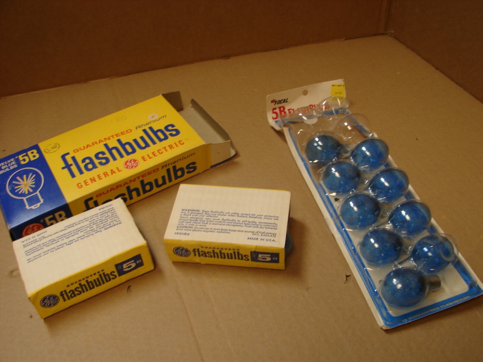 Lot of 17 NOS Camera Flash Bulbs - 8 GE 5B AND 9 FOCAL 5B | eBay