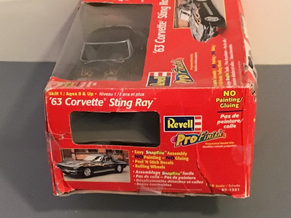 Revell 63 Corvette pro-finish pre- painted black with flames 1:24 snap ...