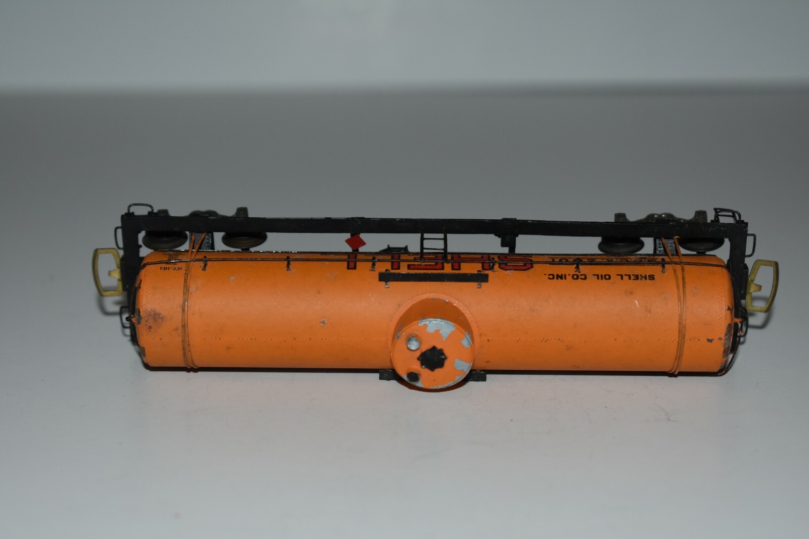 HO Scale Shell Oil Single Dome Tank Car 2001 C15525 | eBay