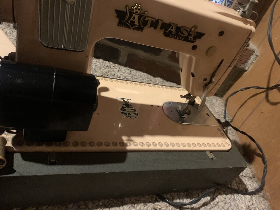 Atlas Deluxe Precision Sewing Machine VINTAGE pink w Case & pedal 1950s ...
