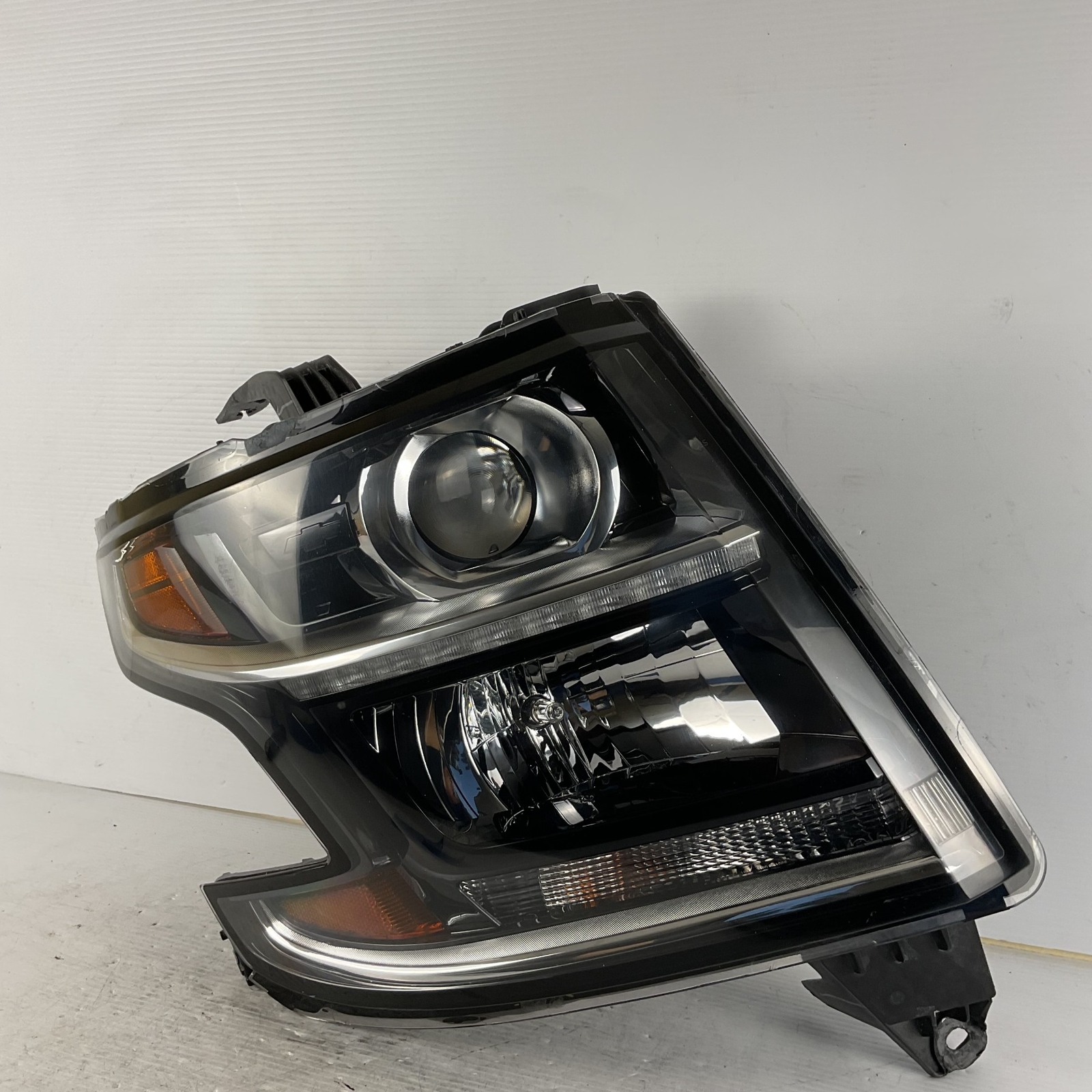 2015-19 Chevy Tahoe Suburban RH Xenon HID Headlight 84582598 for sale ...