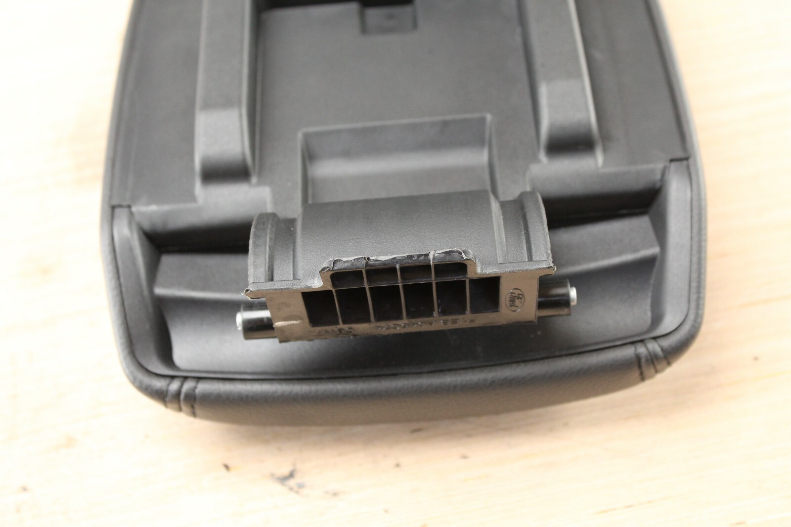 2015-2018 Ford Focus Armrest Center Console Leather Arm Rest Black OEM ...