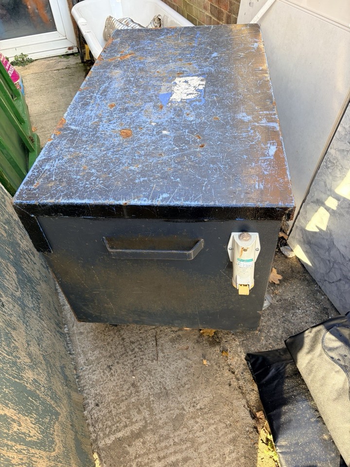Armorgard Oxbox Site Box with Armorgard Castors Large ~ 1220 x 610 x ...