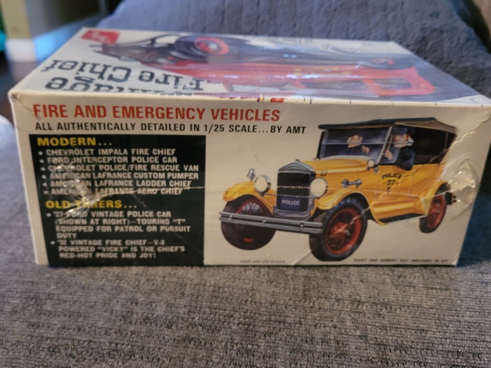 Vintage Fire Chief '32 Ford Victoria AMT 1/25 Model Kit T177-225 ...