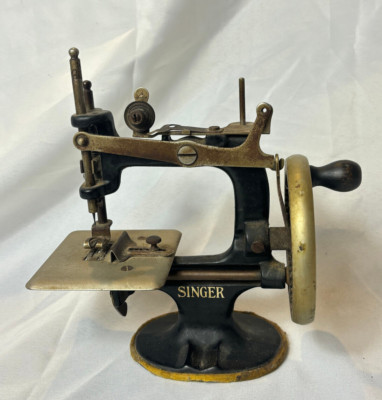 Sewing Machines - Mini Singer Sewing Machine