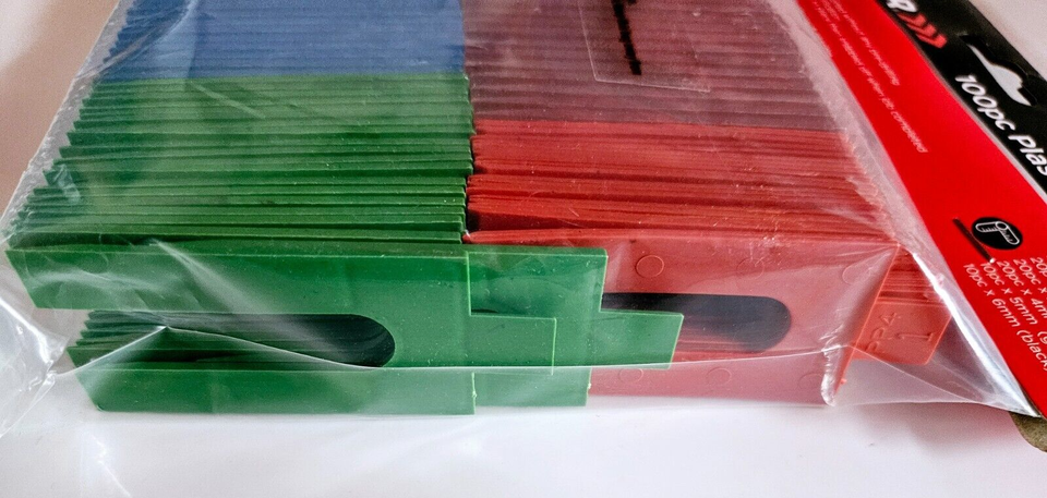 100 Plastic Horseshoe Packers Glazing Frame Door Window Packing Spacers ...