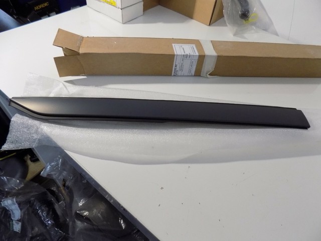 Genuine Land Rover Discovery 4 N/s Black Roof Rack Slat LR023817 for ...