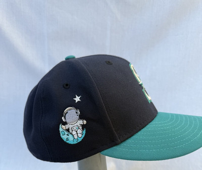 New Era 59FIFTY Seattle Mariners Cartoon Astronaut Waves Fitted Hat ...