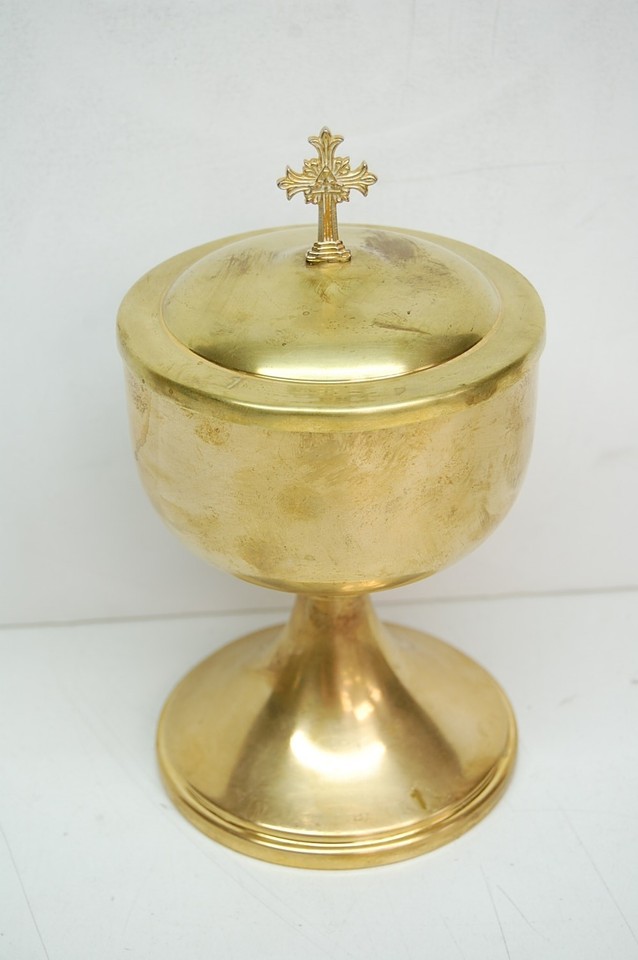 7 1/2" VINTAGE GOLD PLATED CHURCH ALTAR CIBORIUM, CHALICE, COMMUNION ...