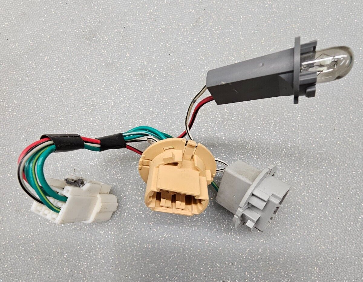 1997-2001 Toyota Camry Wire Harness Bulb Socket Tail light Panel Chrome ...