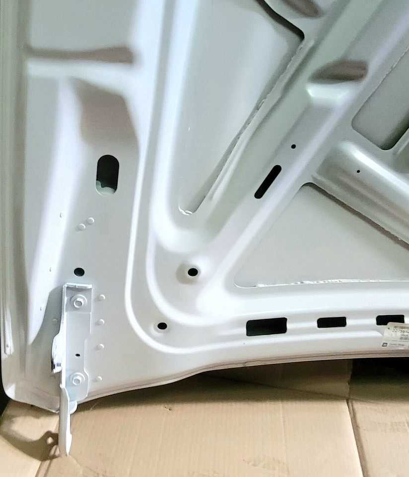 2015 - 2020 Chevy Tahoe/Suburban Hood (OEM) SUMMIT WHITE # 22756628/ ...