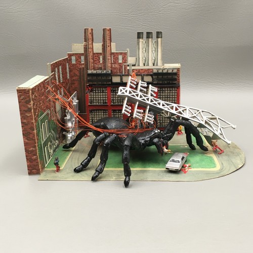 Fundimensions Gigantics Diorama Huge Tarantula 1975 Giant Bug Model Kit ...