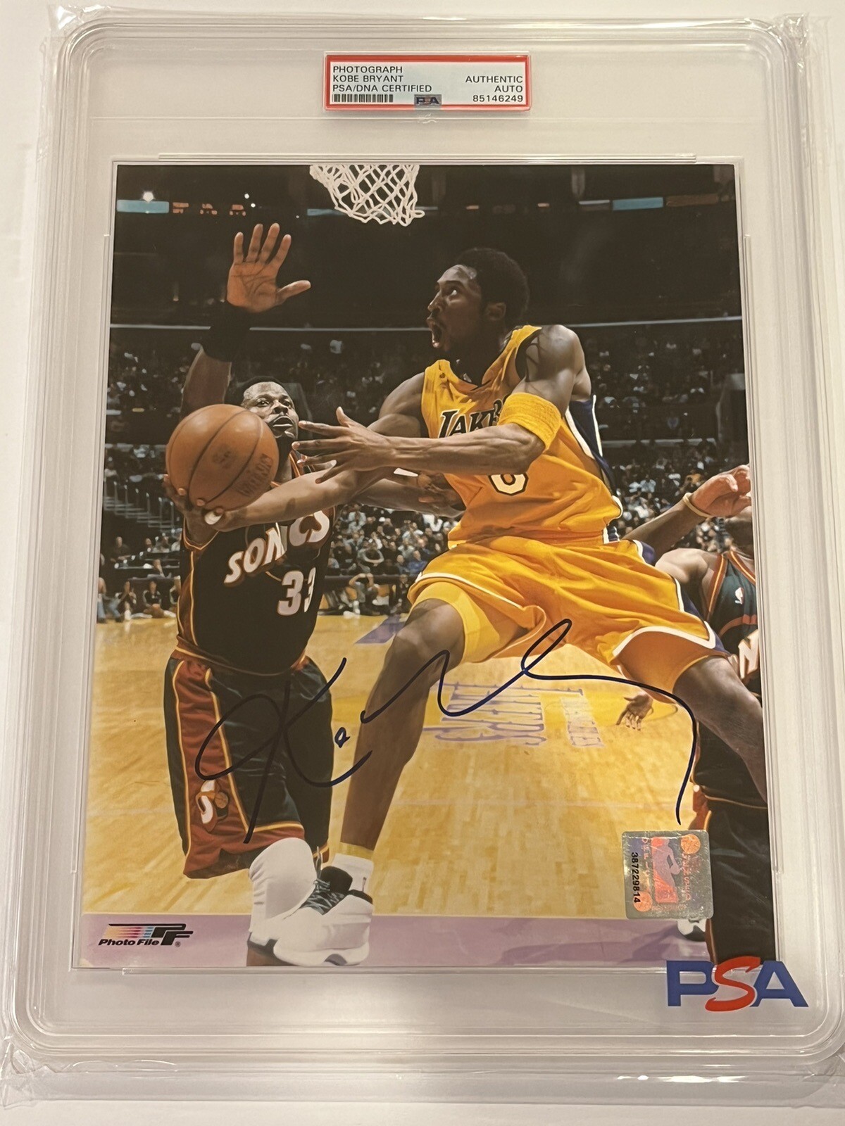 KOBE BRYANT Autographed Signed 8x10 Photo Los Angeles Lakers PSA ...