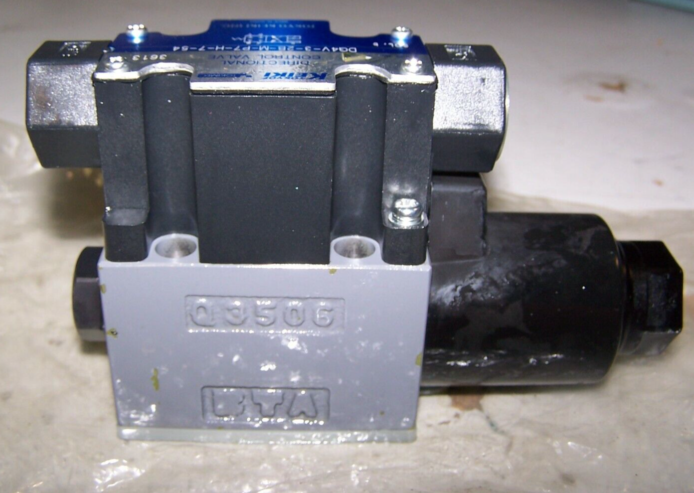 NEW TOKYO KEIKI DIRECTIONAL CONTROL VALVE 1/2" NPT DG4V-3-2B-M-P7-H-7 ...