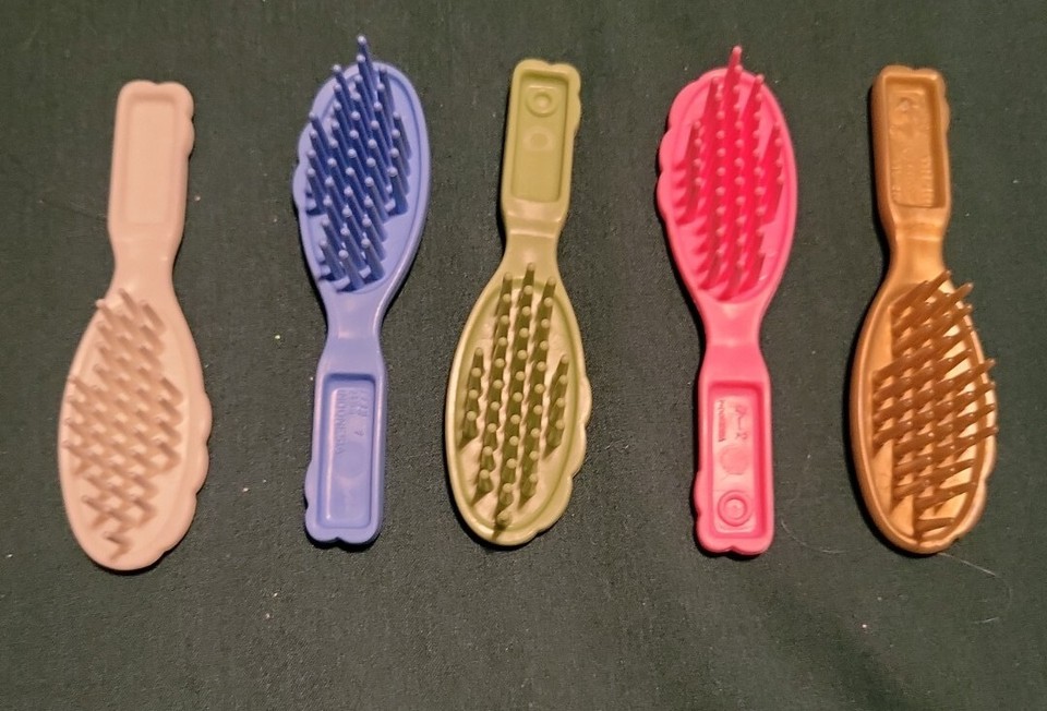 Barbie Shell Brushes lot Of 5 1990s White Pink Blue Green Gold Pastel ...