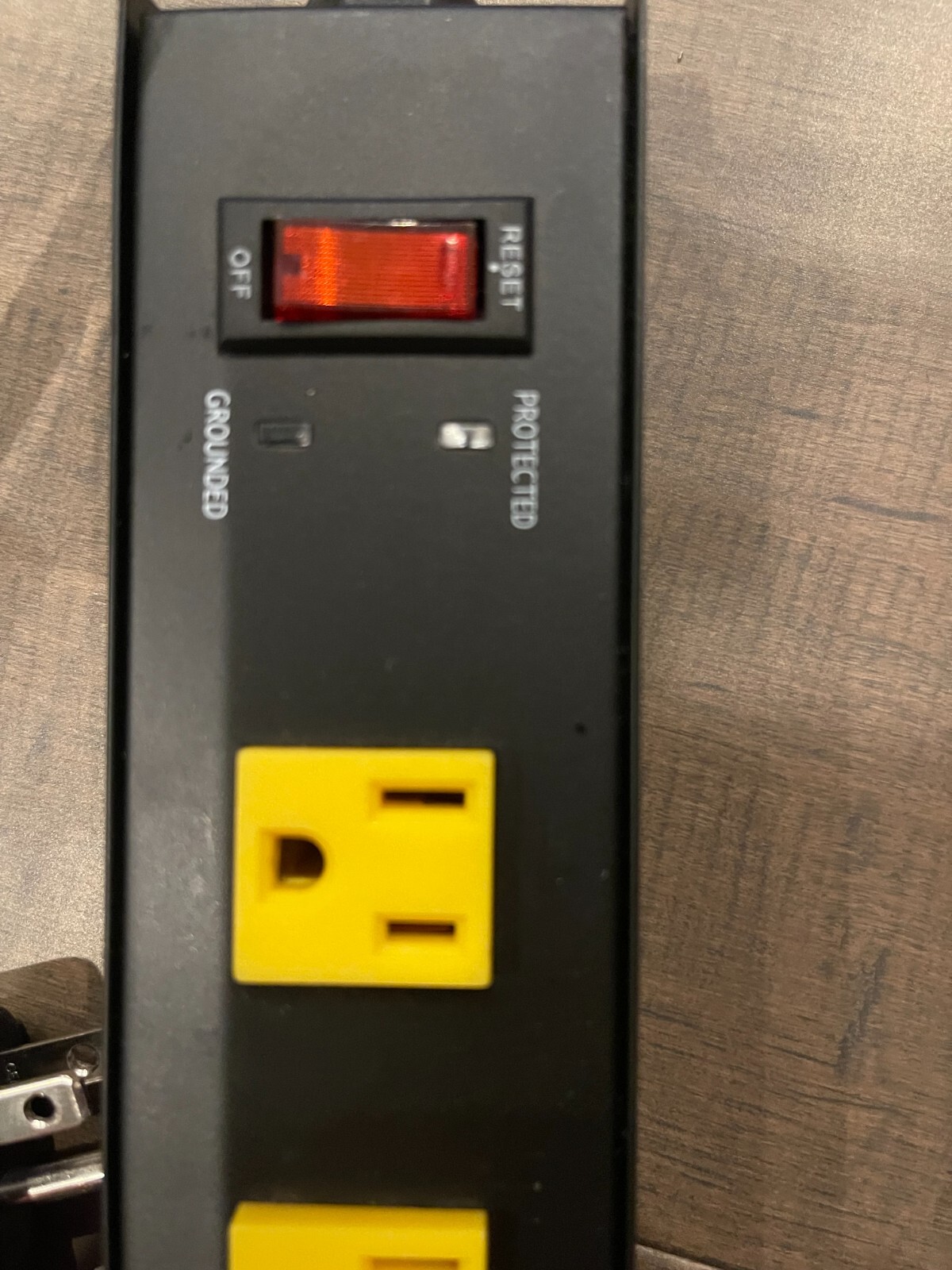 Utilitech UTPB2135 Relocatable Power Tab 6 Outlet 1150 Surge Protector ...