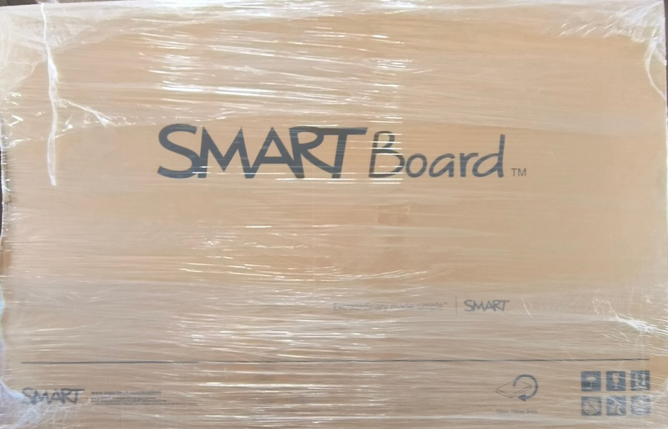 SMART Board SBX885 87" Interactive Whiteboard 1016409 Rev: 07 - Dual ...