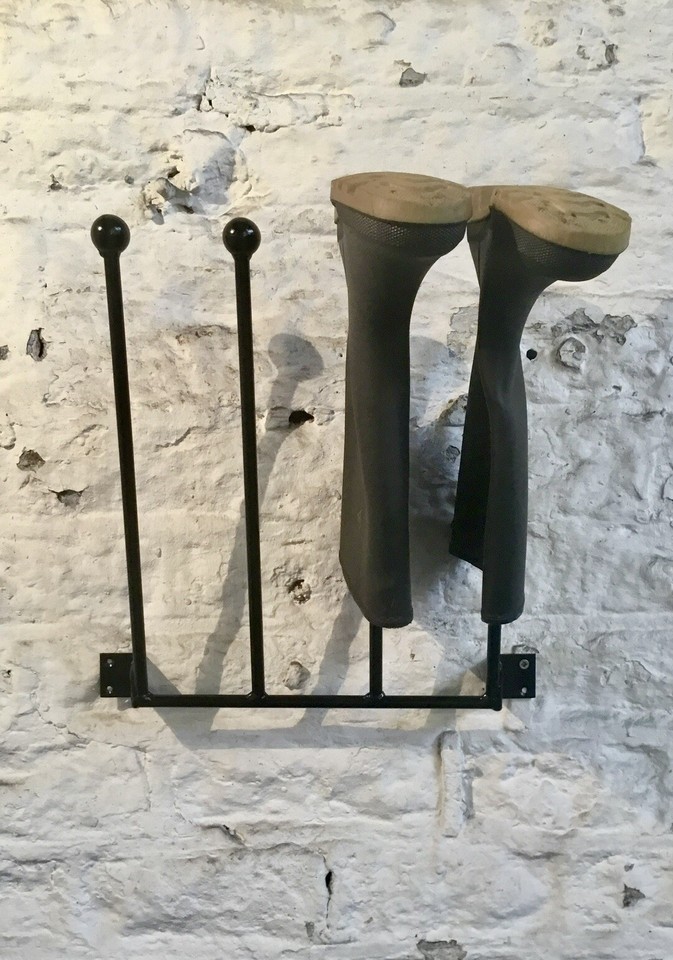 HANDMADE IN UK 2 PAIR WROUGHT IRON WALL MOUNTED WELLY WELLINGTON BOOT ...
