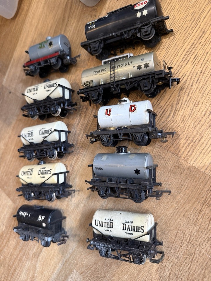 Hornby Dublo Triang OO Gauge - Small Job Lot of 10 x Tanker wagons ...