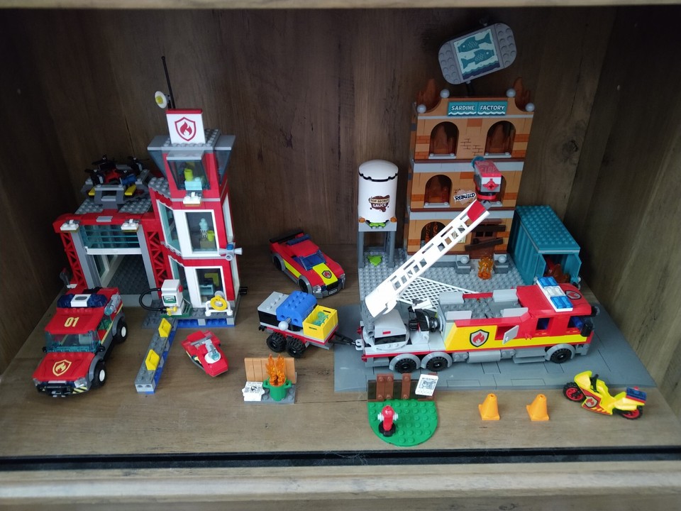 Lego City Fire Rescue Tower Building Station 60215 Fire Brigade Sardine ...