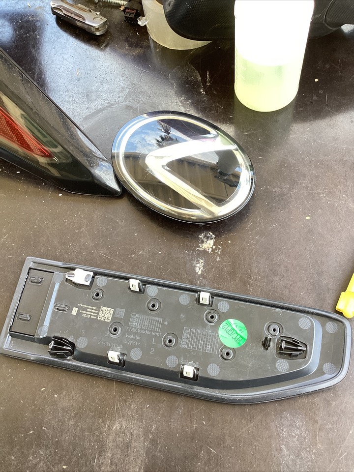 2019 - 2024 GMC Sierra 1500 front LH Driver Fender Vent Emblem black ...