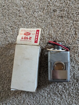 Tork Heavy Duty Photo Control 2000 W Model 2101 1/2" Conduit Mounting ...