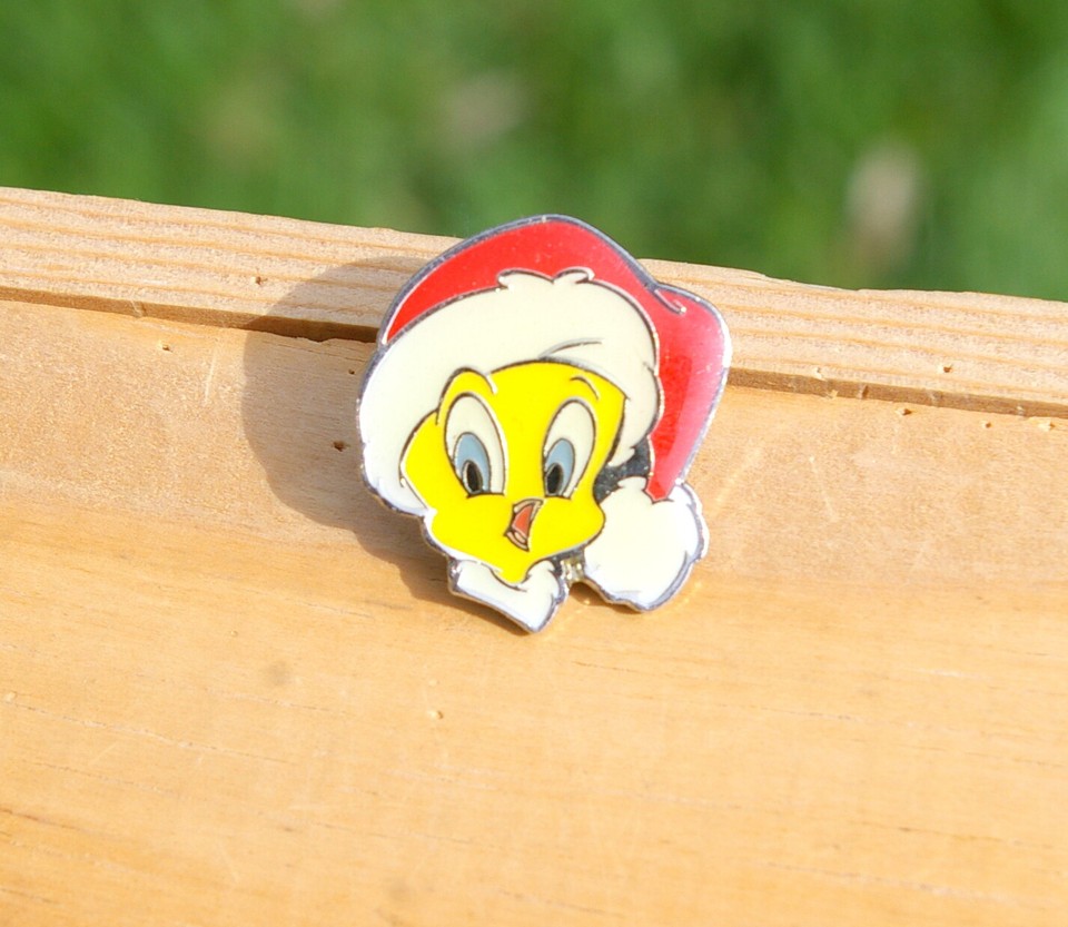 Tweety Bird Santa Hat Christmas 1999 Warner Bros Metal & Enamel Pin ...