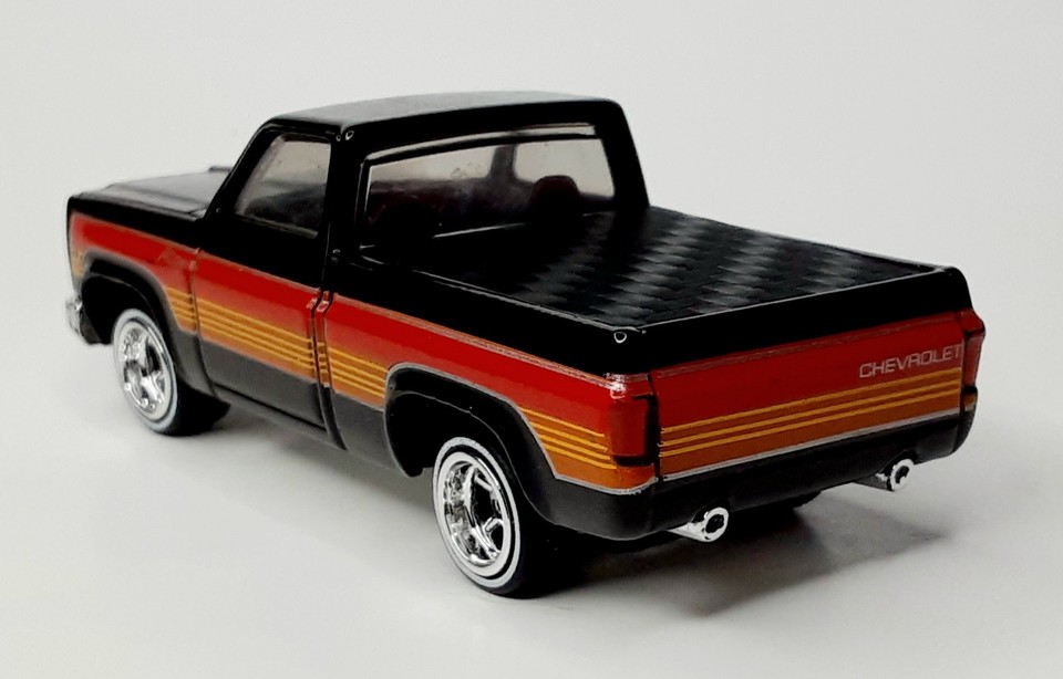 Hot Wheels Custom '83 Chevy Silverado Lowrider With Full Adjustable ...