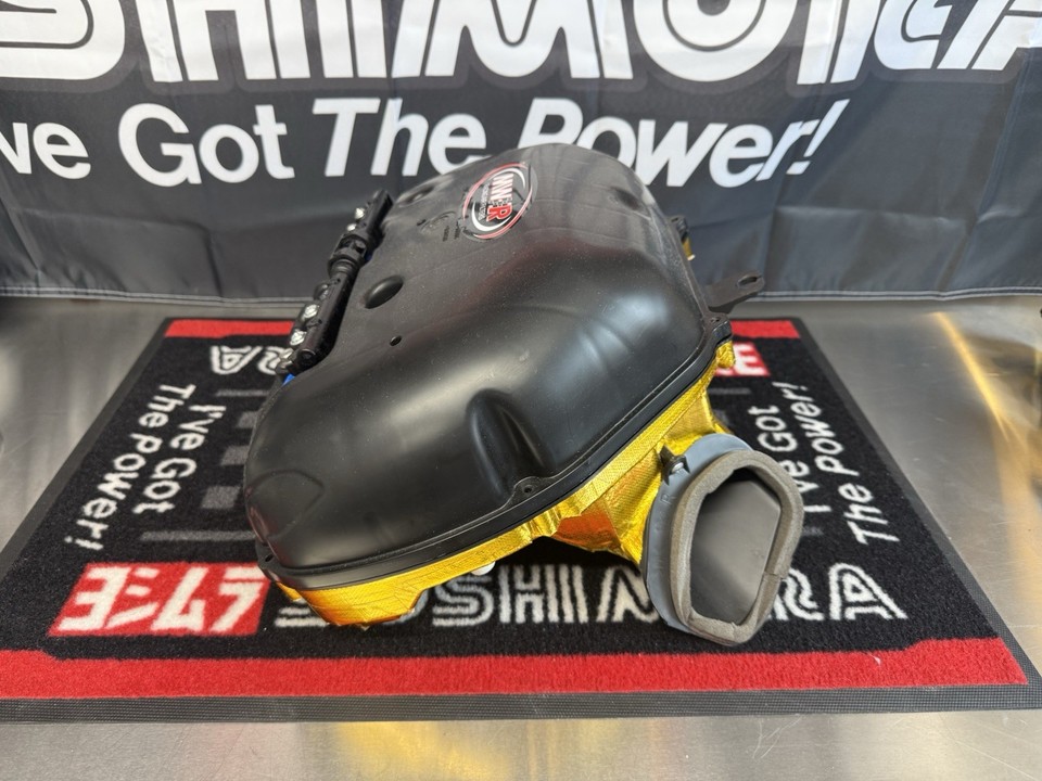 Suzuki GSXR 1000 R Air Box Top / Bottom 2017 On Race Track Complete ...