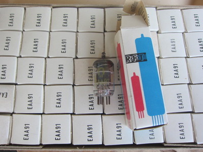 1x EAA91 RFT / 6H2P-EV / 6B32 / 6D2 / EB91 / 6AL5 (NEW, NOS, BOXED ...