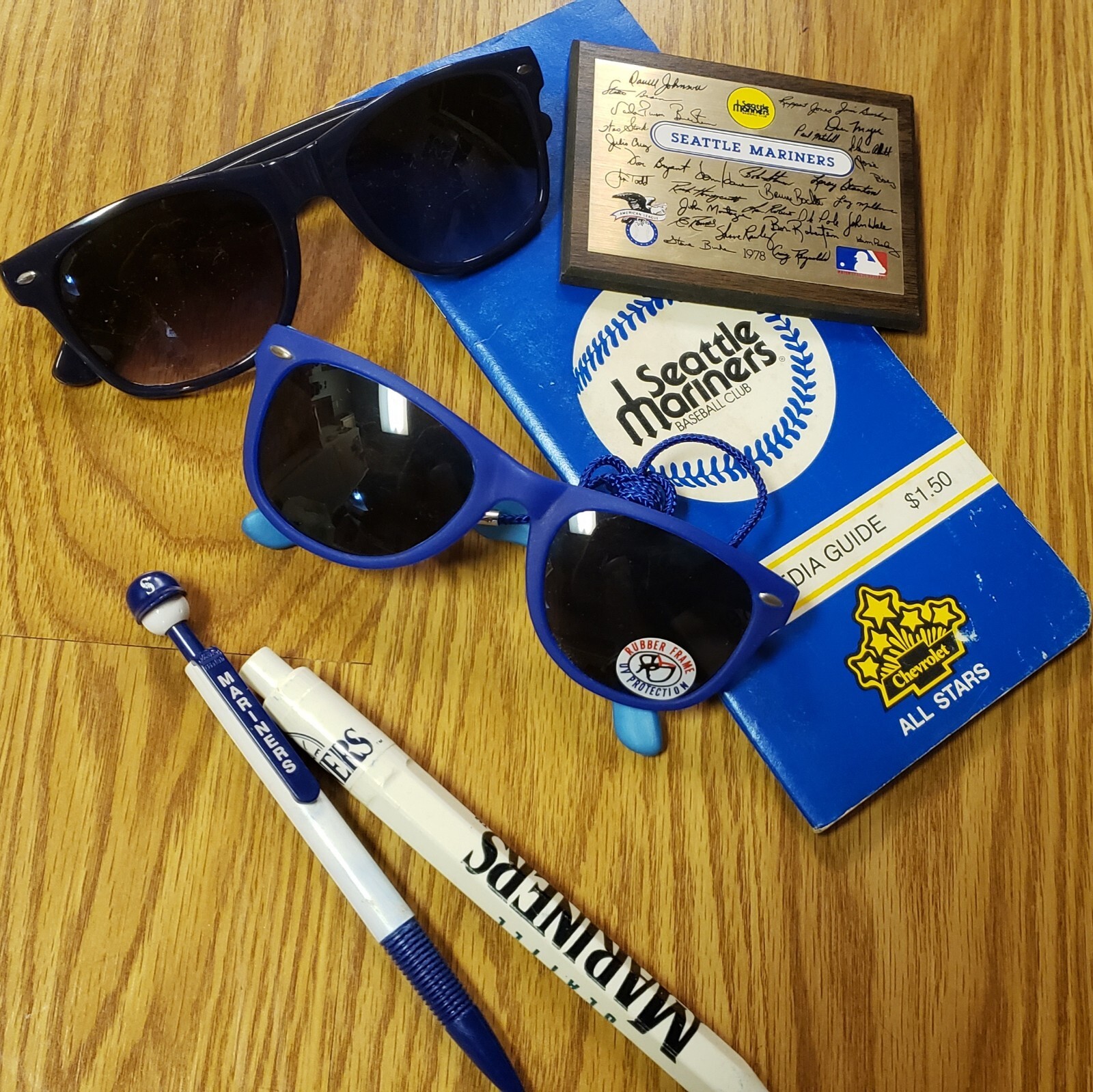 Vintage 1978 Seattle Mariners Media Guide Sunglasses Pen Plaque | eBay