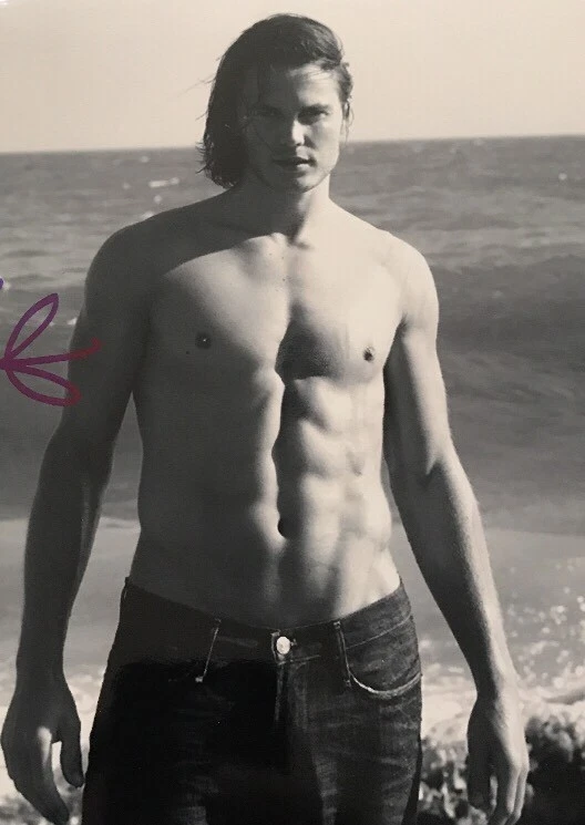 Taylor Kitsch Muscle