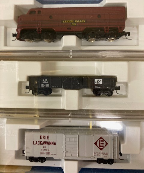 Z Scale Micro-Trains / Rokuhan Lehigh Valley Starter Set Train, Track ...