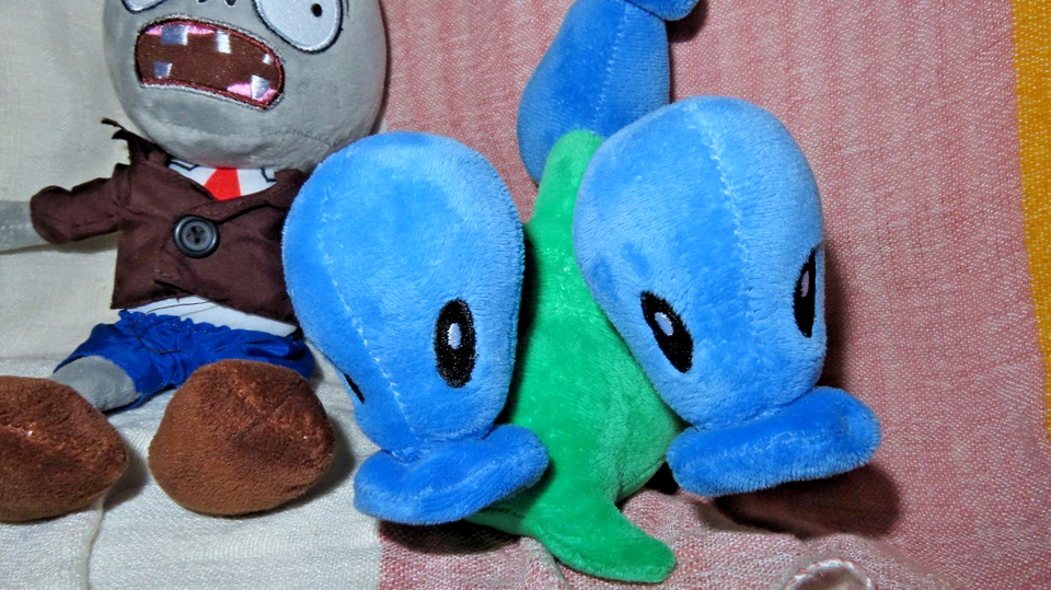 Zombie from Plant vs. Zombies Plush Toy 10 inch peashooter three headed ...