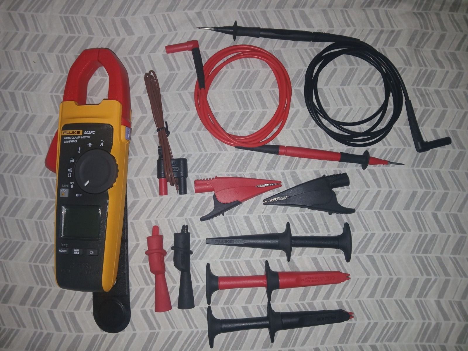 Fluke 902 FC True RMS Wireless HVAC/R Clamp Meter, CAT III 600V / CAT ...