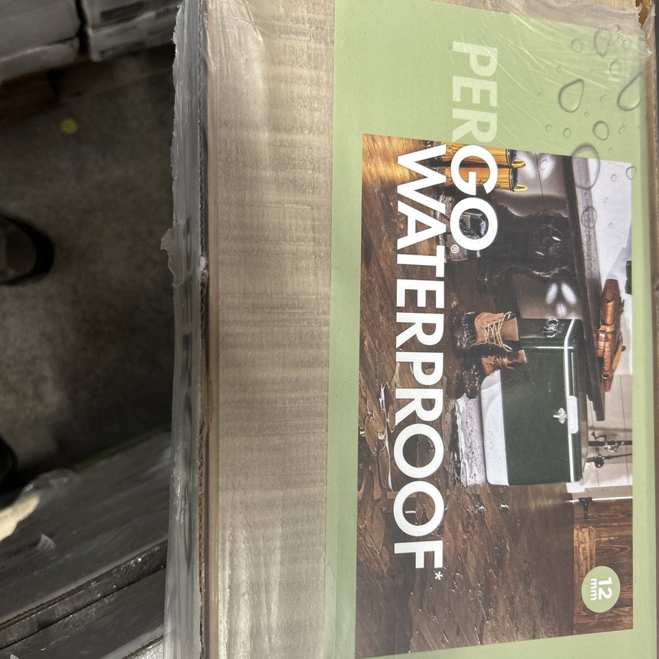 Leaf Maple Pergo Timbercraft Laminate Flooring, 8 Planks Per Box, 19.6 ...