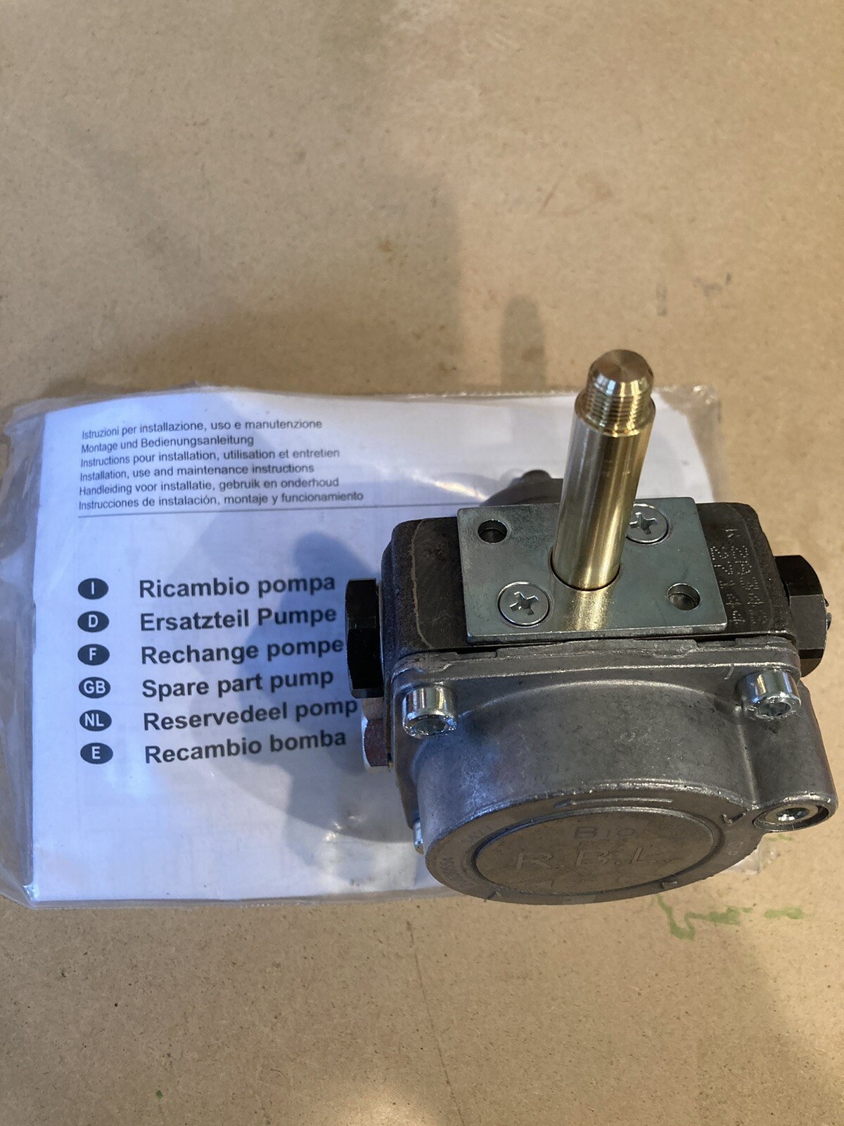 RIELLO OIL FUEL PUMP RDB WORCESTER BOSCH | Grelly UK