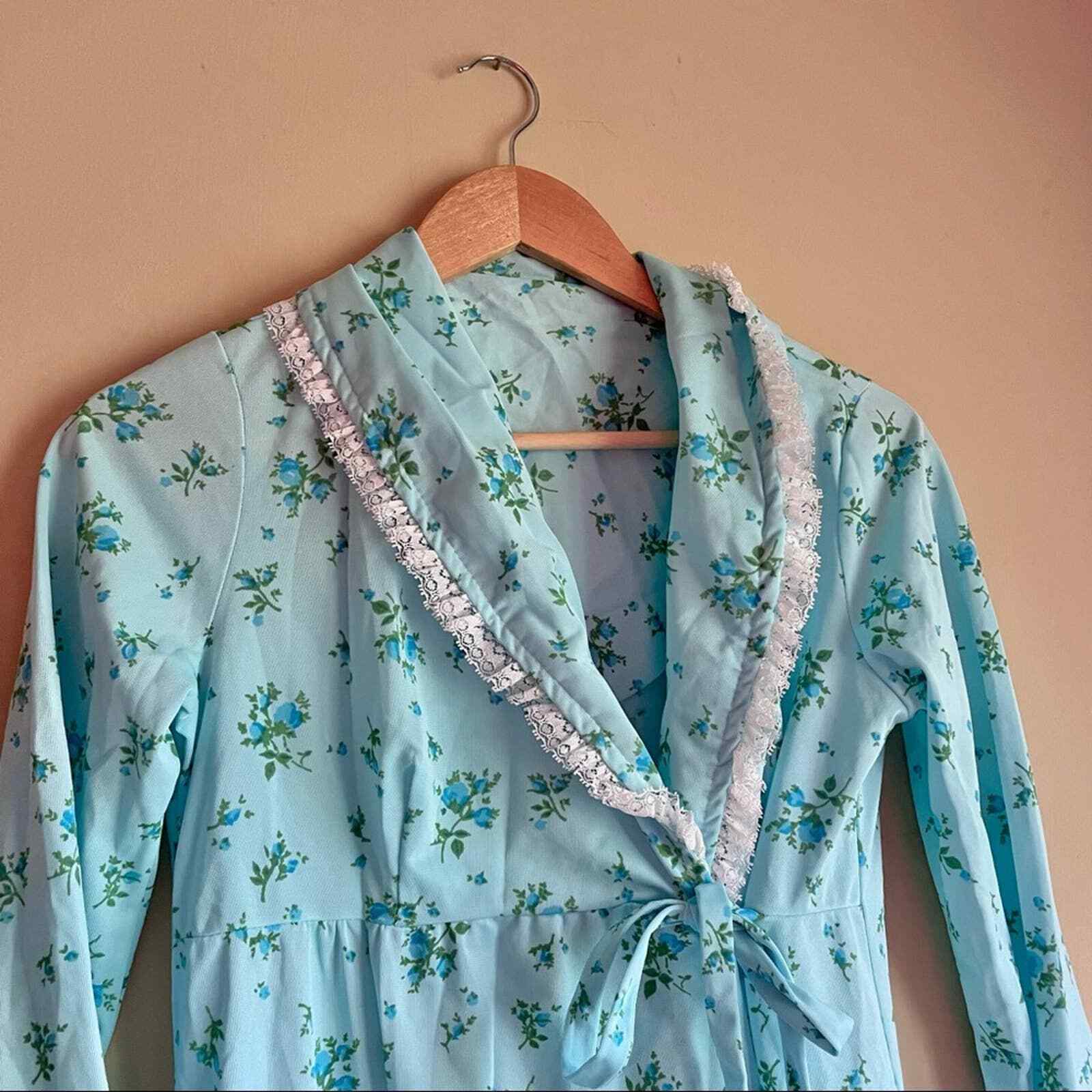 Vintage 1960s 1970s ILGWU Union Label Floral and Lace… - Gem