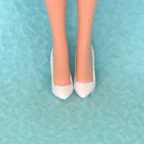 Mattel Barbie Spike Heels in Very Pale Gray New! | eBay.de