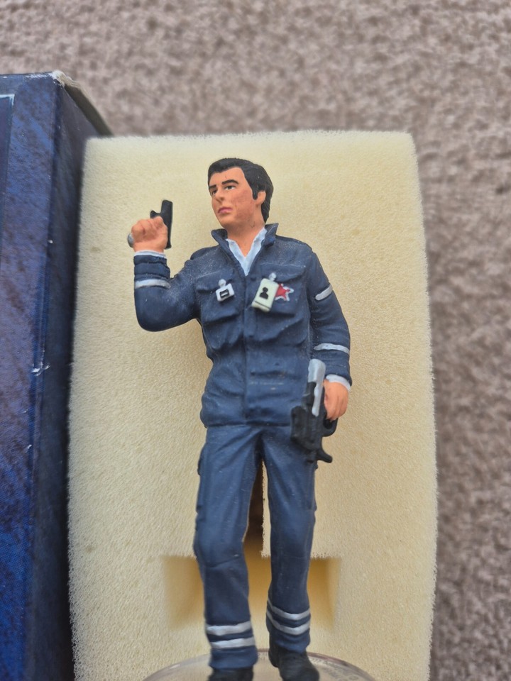 JAMES BOND 007 PIERCE BROSNAN THE WORLD IS NOT ENOUGH ICON FIGURE ...
