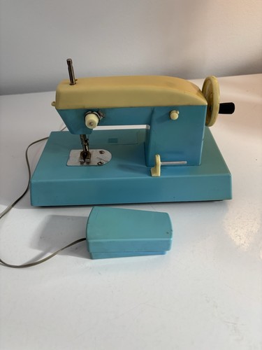 Child’s Sewing Machine Vintage Made In Hong Kong Tested Works | eBay