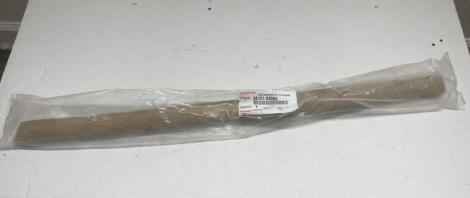 2015-2021 Toyota Tacoma RIGHT FRONT DOOR BELT MOLDING OEM NEW 68161 ...