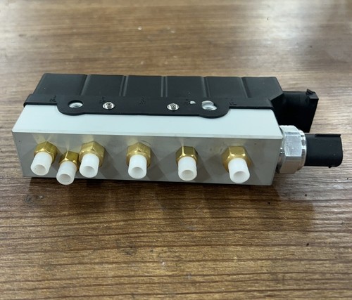 For Jaguar XJR XJ8 X350 X358 04-09 C2C35166 Air Suspension Solenoid ...