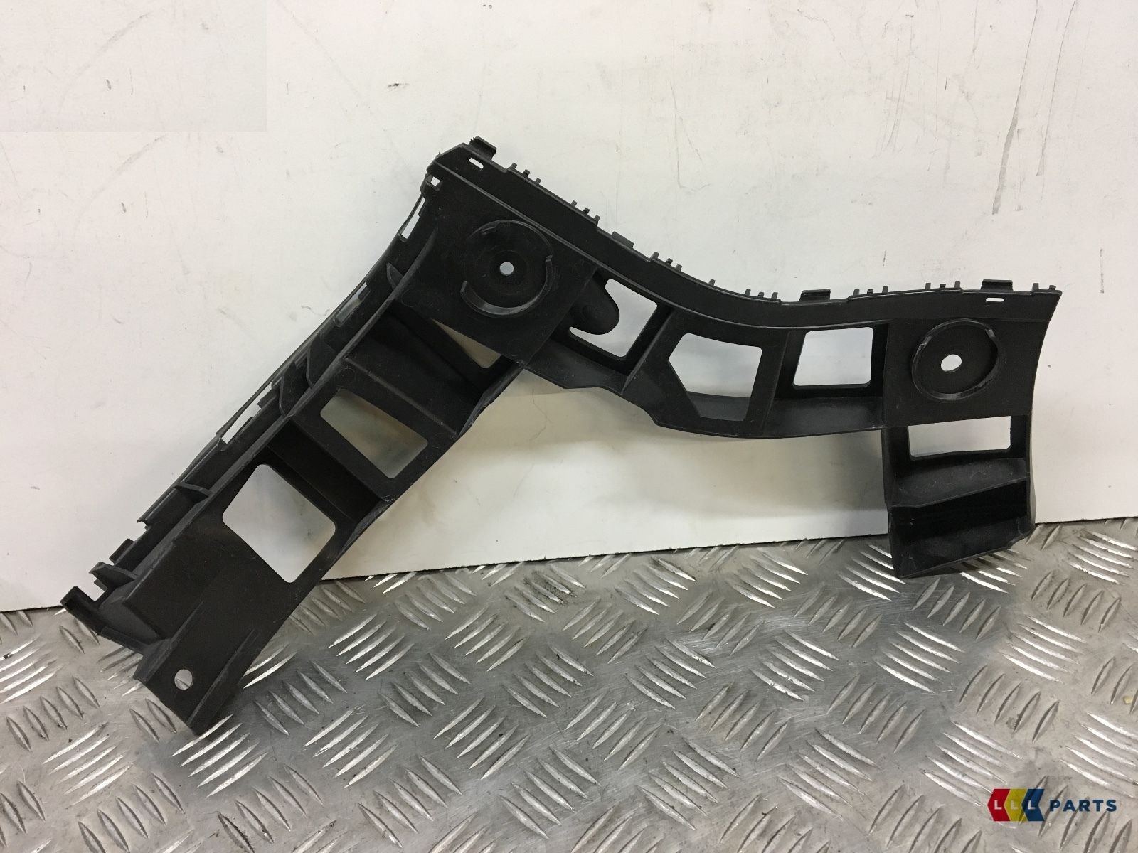 NEW GENUINE VOLKSWAGEN TIGUAN 12-17 REAR BUMPER O/S RIGHT BRACKET ...