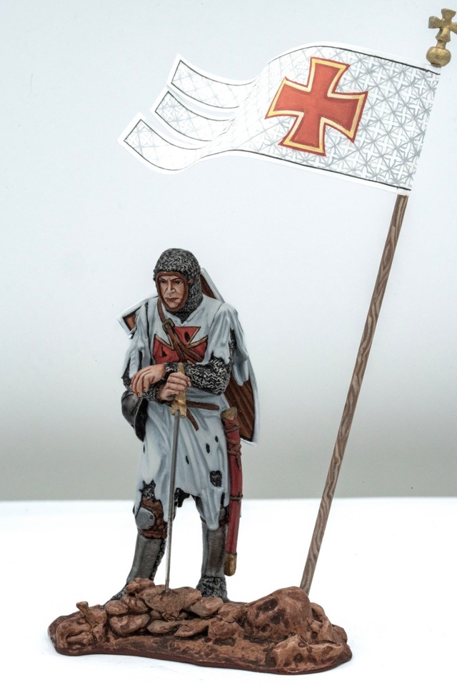 Battle Weary Crusader with Flag, AeroArt St. Petersburg Collection ...